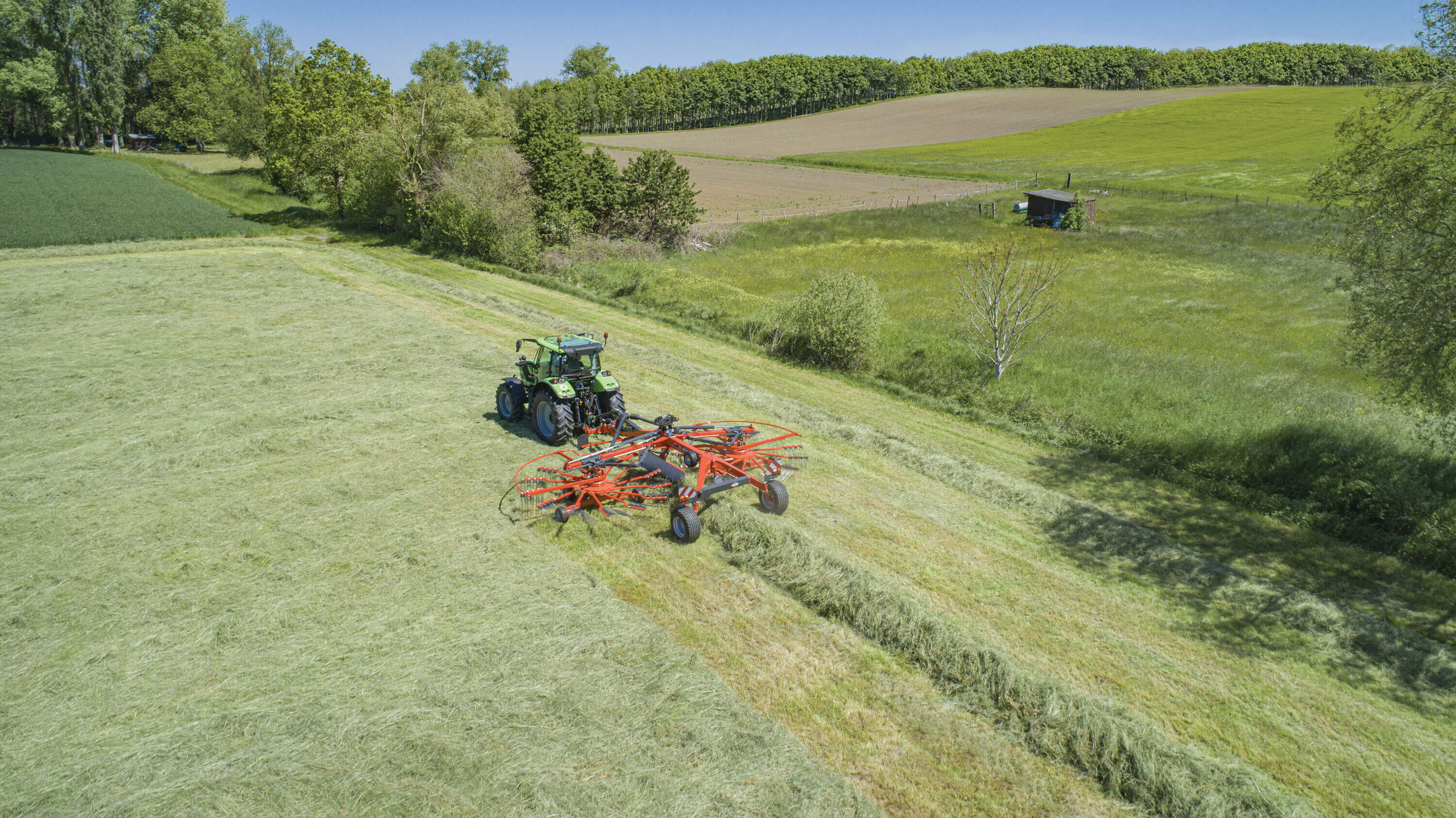Twin-Rotor, Center-Delivery Rotary Rakes | KUHN